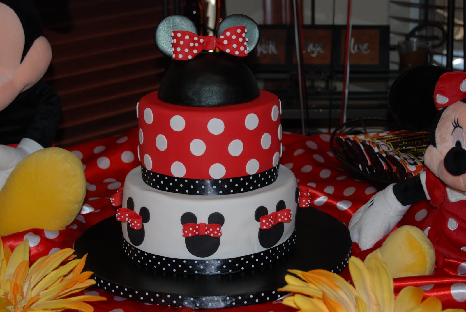 Susie's Gallery of Cakes: Minnie Mouse Cake