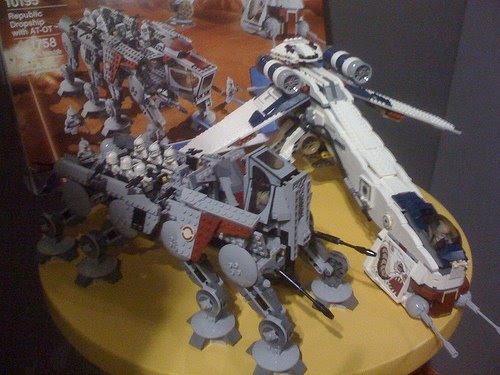 Boris Bricks: LEGO Star Wars #10195 Republic Dropship with AT-OT