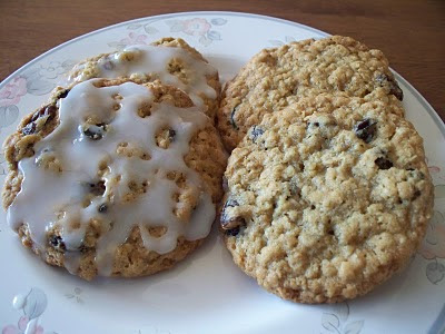 The Sugar Queen: Iced Oatmeal Raisin Cookies