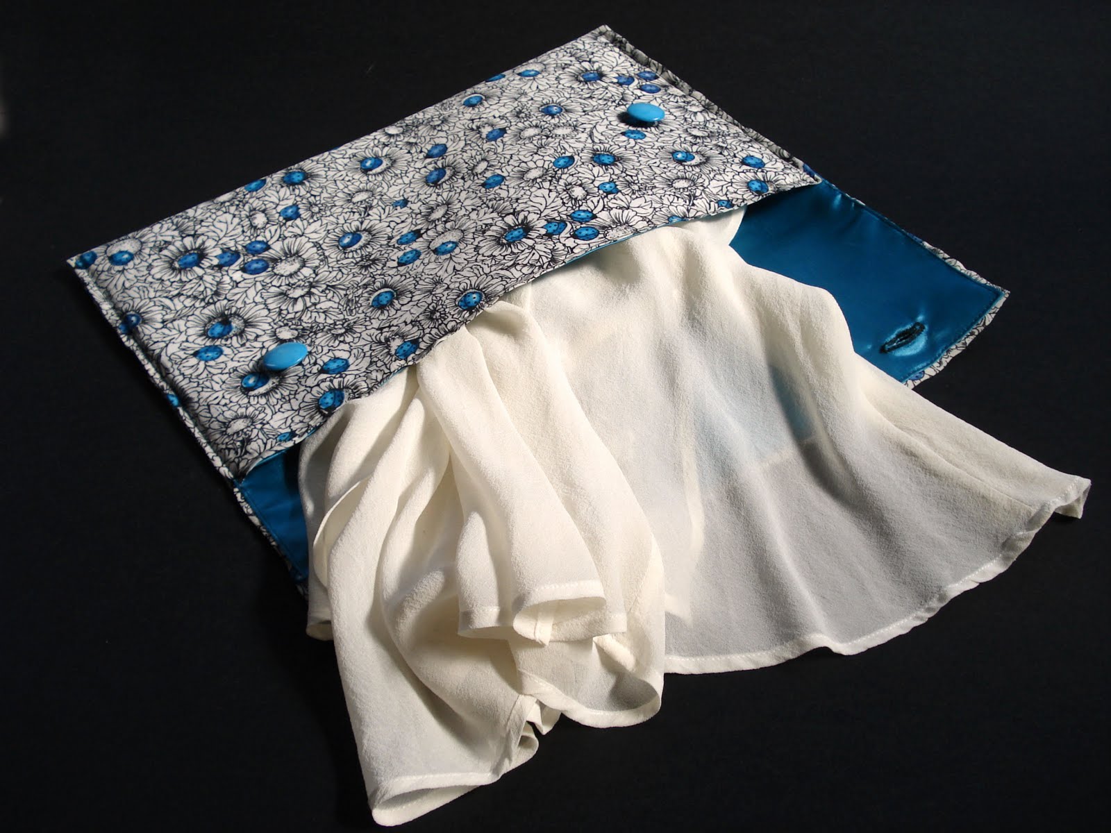 Narcysa Retro Chic: La bustona cioè la bustina porta biancheria plus