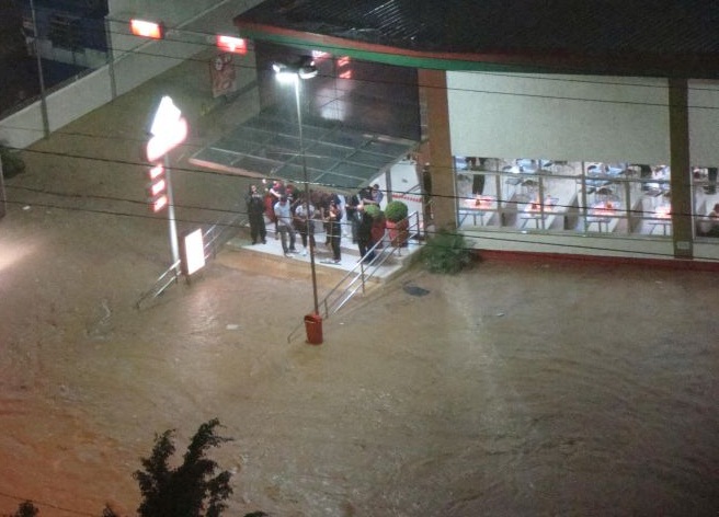 Slides: Galeria de fotos das enchentes em São Paulo