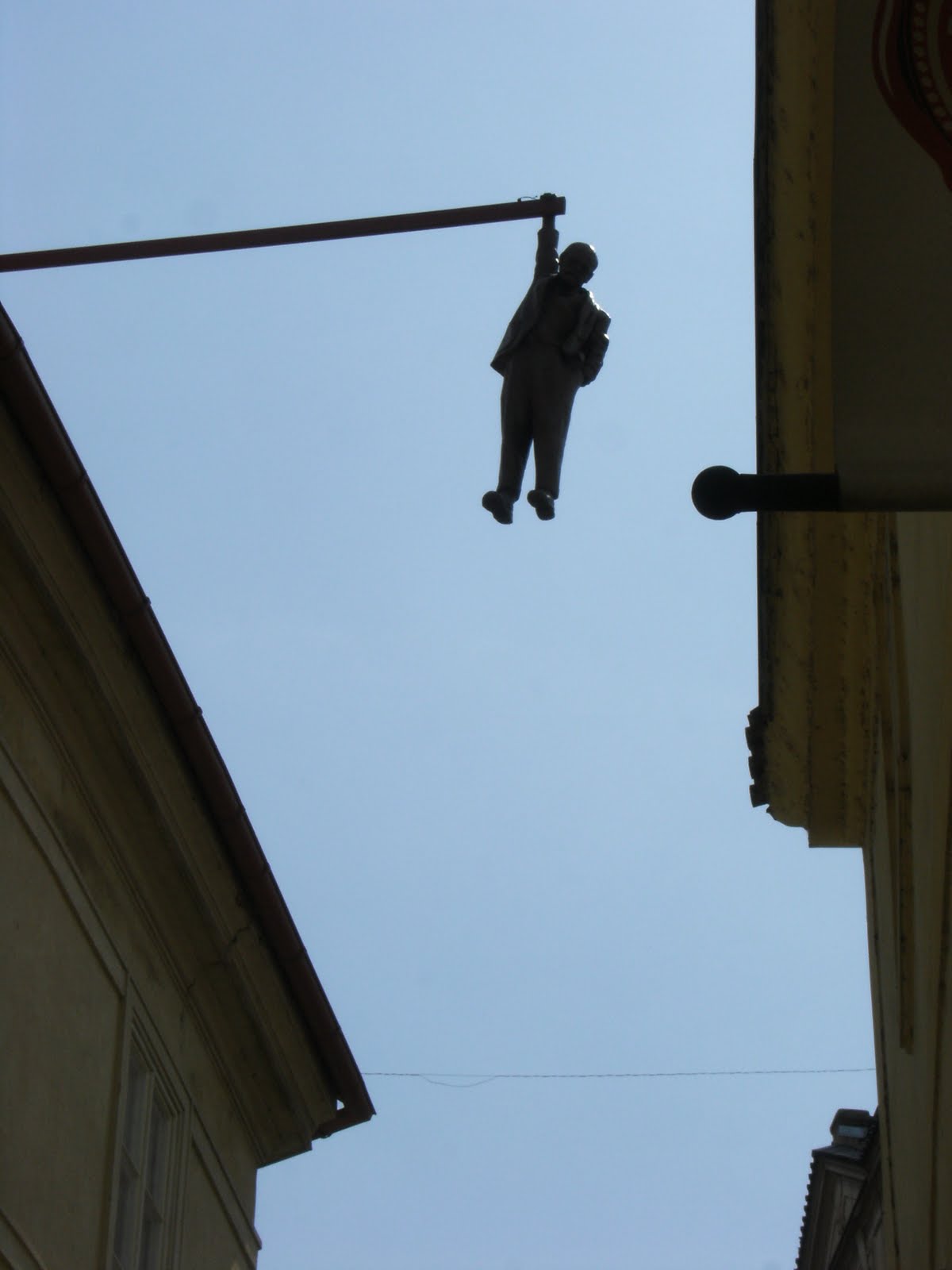El hombre colgado en Praga