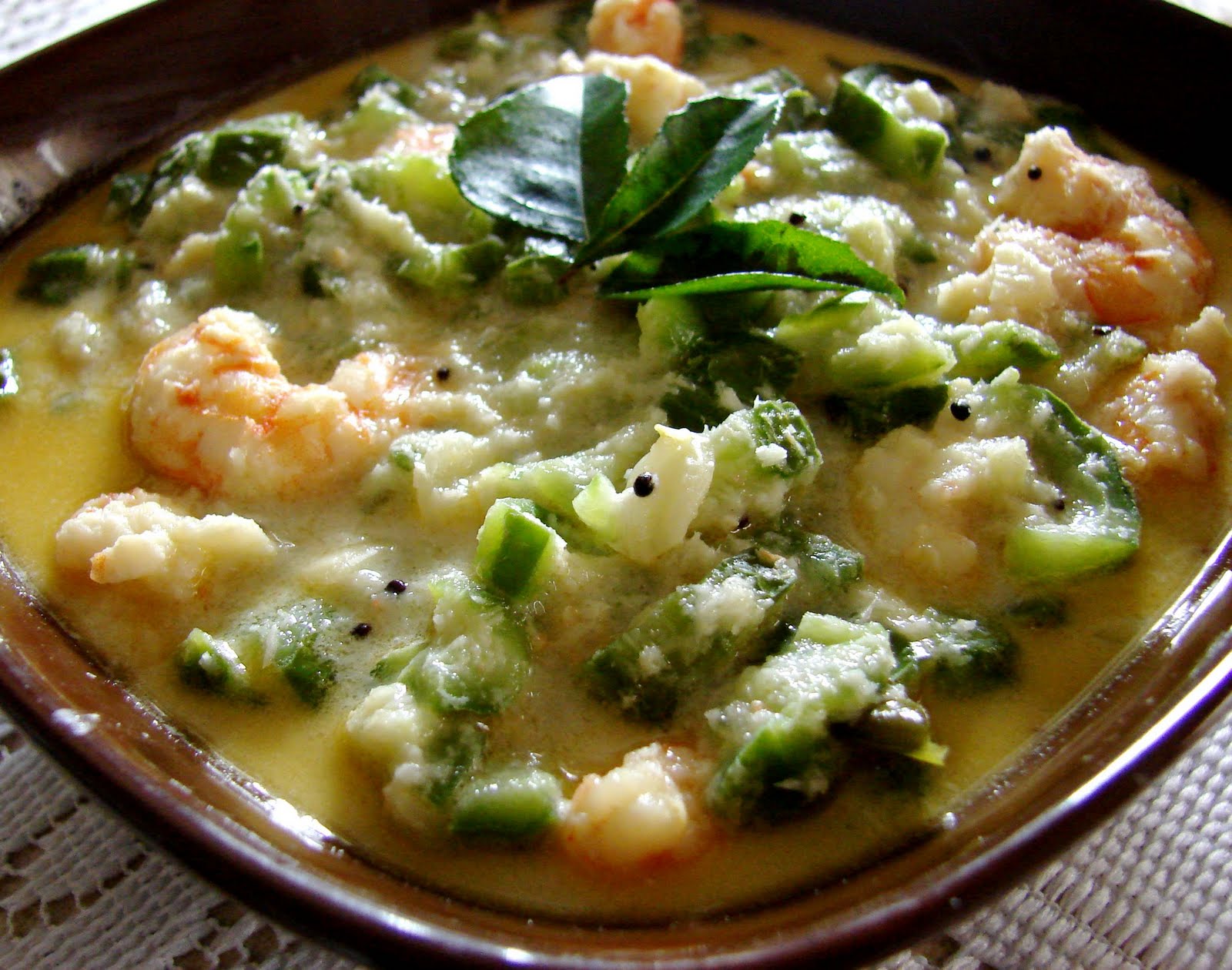 Peechinga Chemeen Curry/Ridge gourd Shrimp Curry