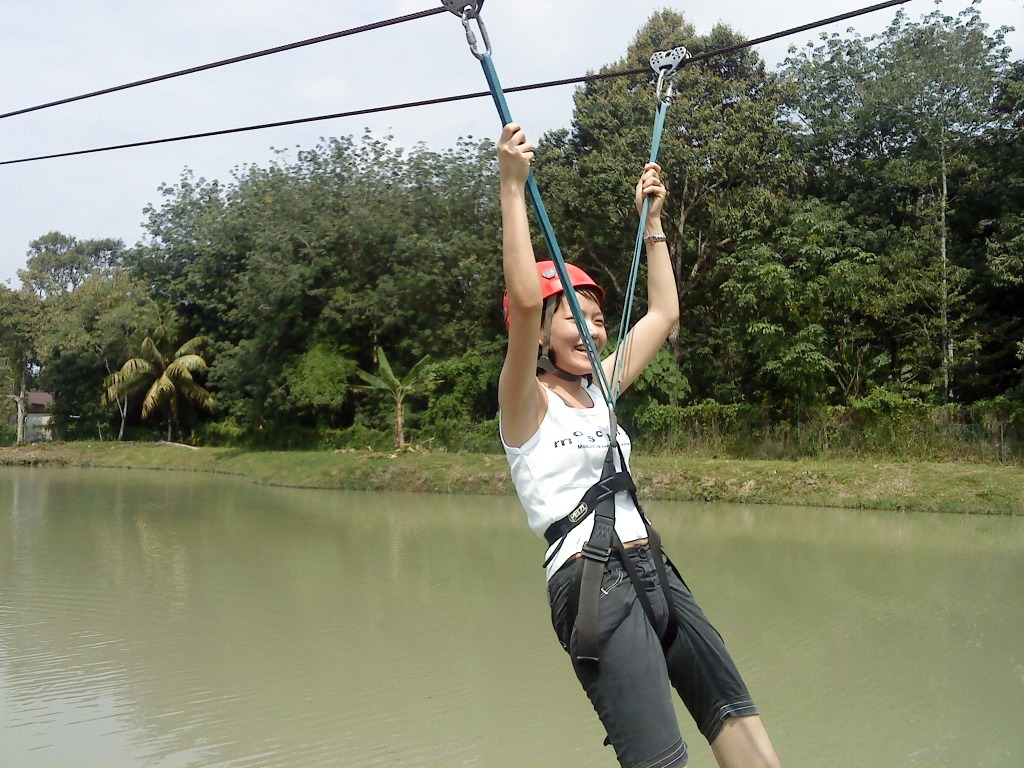 tHuNdeRstoRm: Outbac Broga, Semenyih