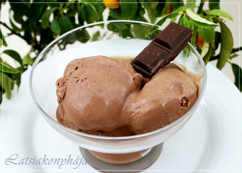LATSIAKONYHÁJA: CSOKOLÁDÉ FAGYI