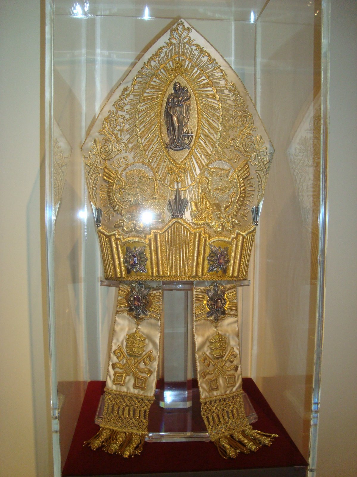 Good Catholic Pictures: Mitra de Pio XI