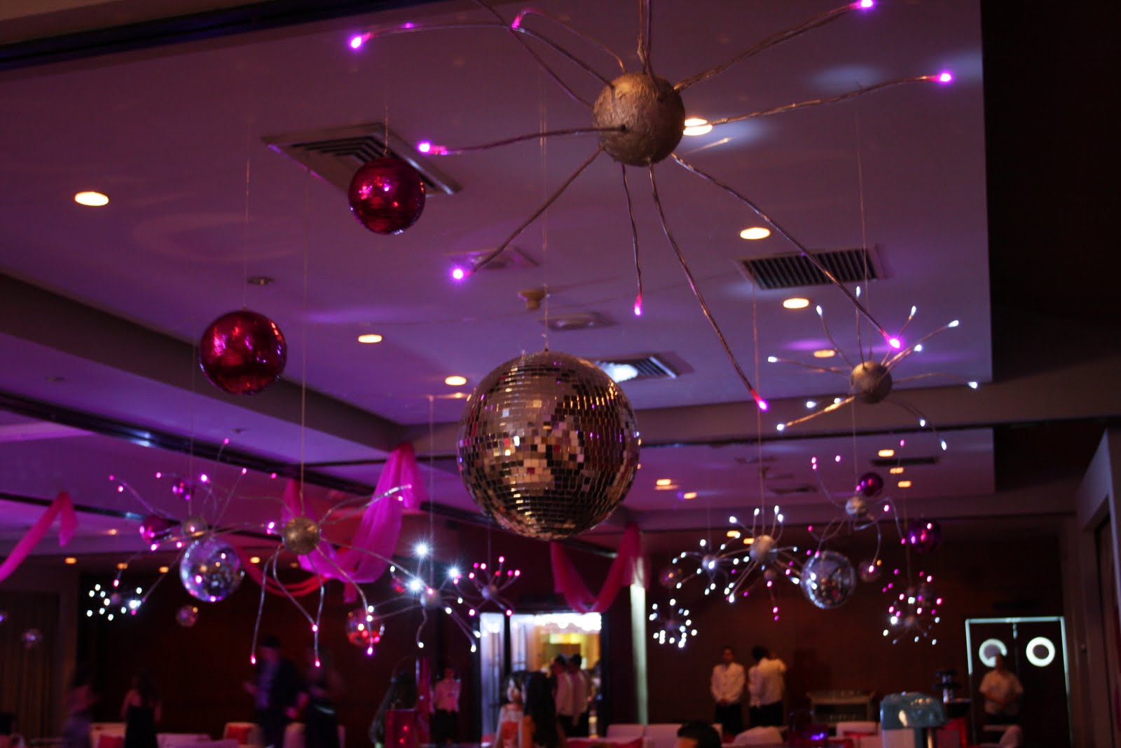 Decoración para fiesta de los 70 - Imagui