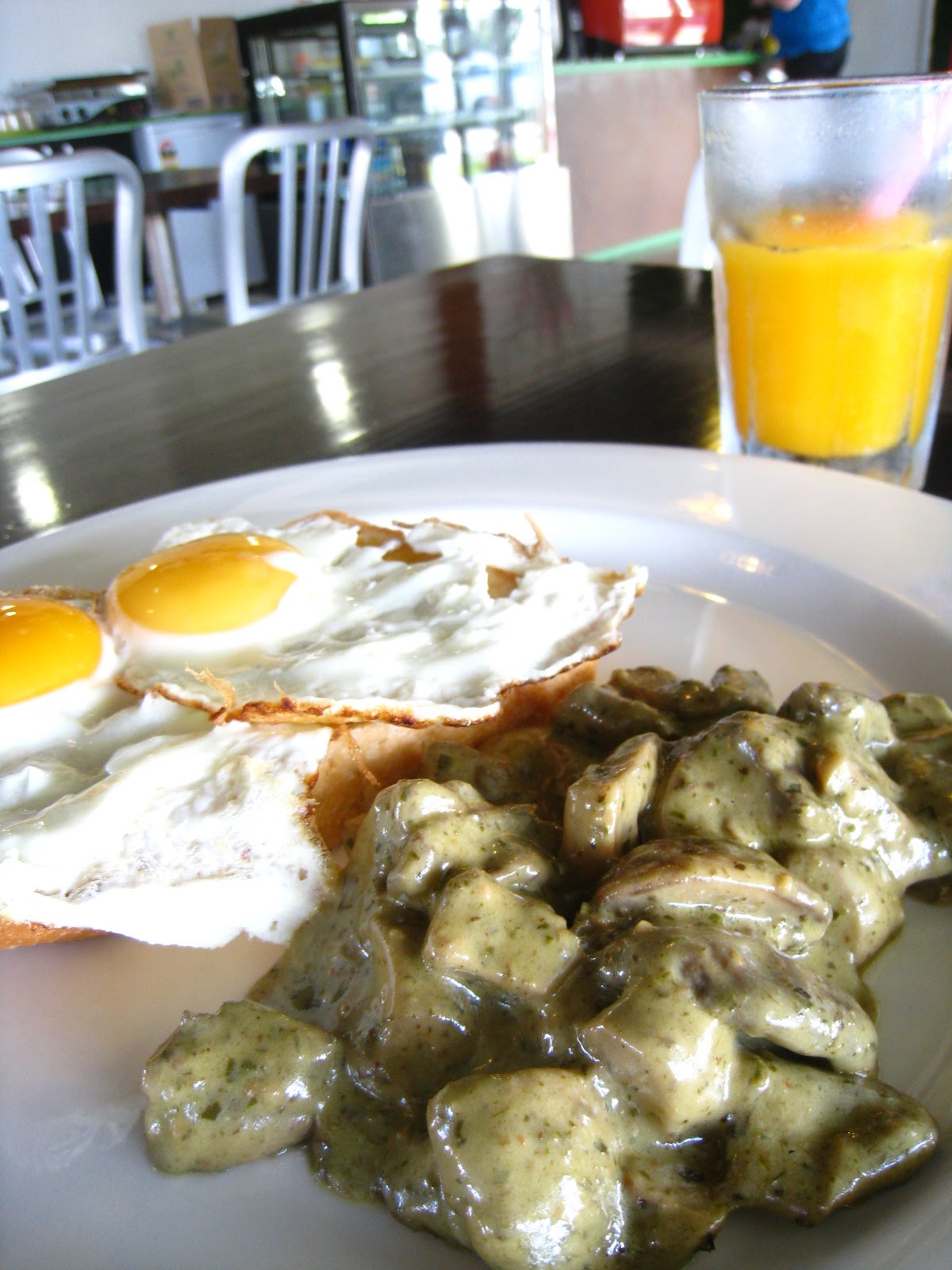 Buffering: 吃吃喝喝在Robe (AUS) : Union Cafe'-奶油蘑菇＋fried eggs