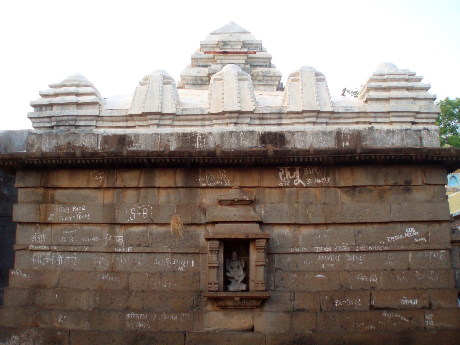 Travelogue Unlimited: Pandeshwar Temple: A Photo Feature