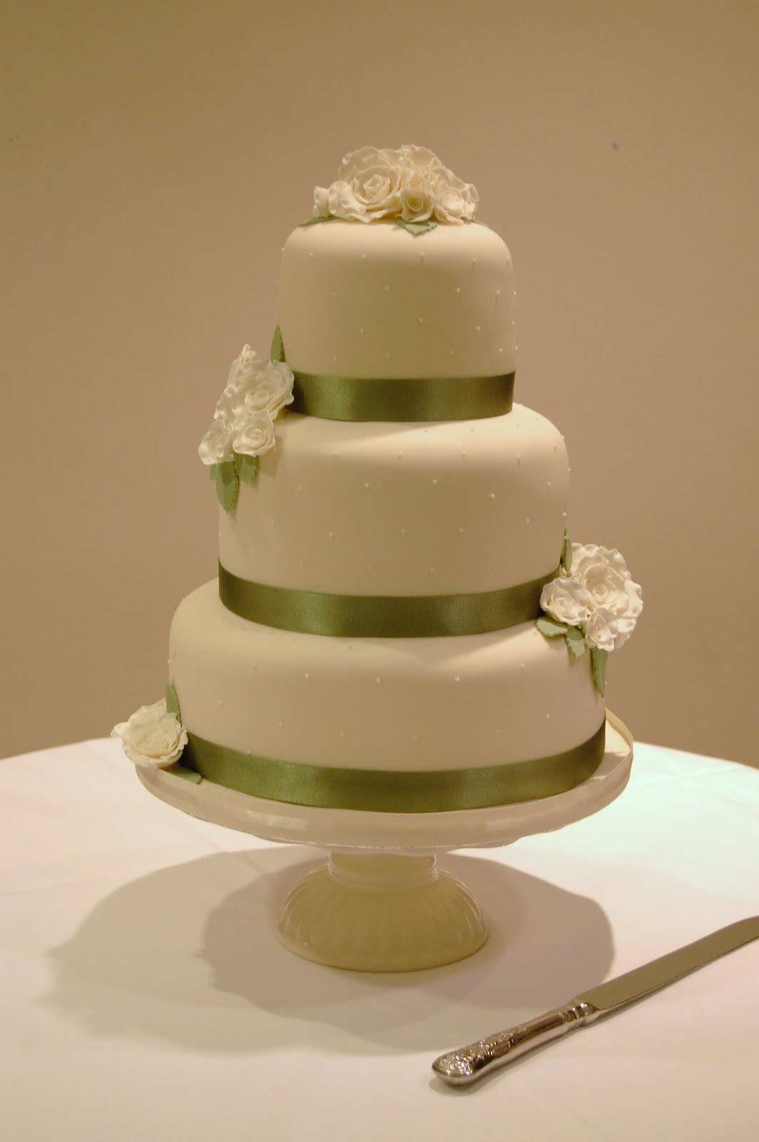 iced: Verity and Simon's Elegant Ivory Cake