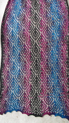 Yarn Floozies: Pooling diamonds and fall leaves