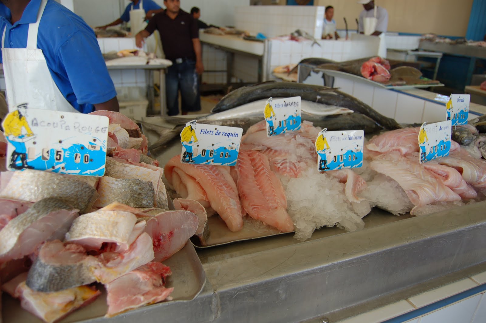 MEME QUAI PLAGE EN FACE: Filets de requin en papillottes de bananiers