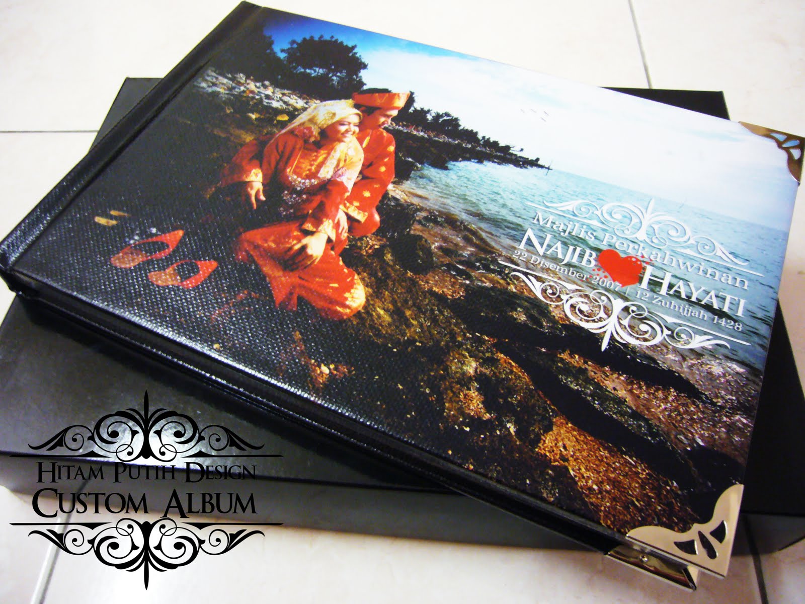 Hitam Putih Design: CUSTOM ALBUM