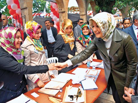 Hayrünnisa Gül Turkey First Lady with Islamic Scarf