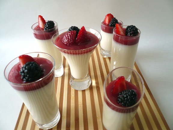 My Kitchen Snippets: Panna Cotta with Raspberry Sauce
