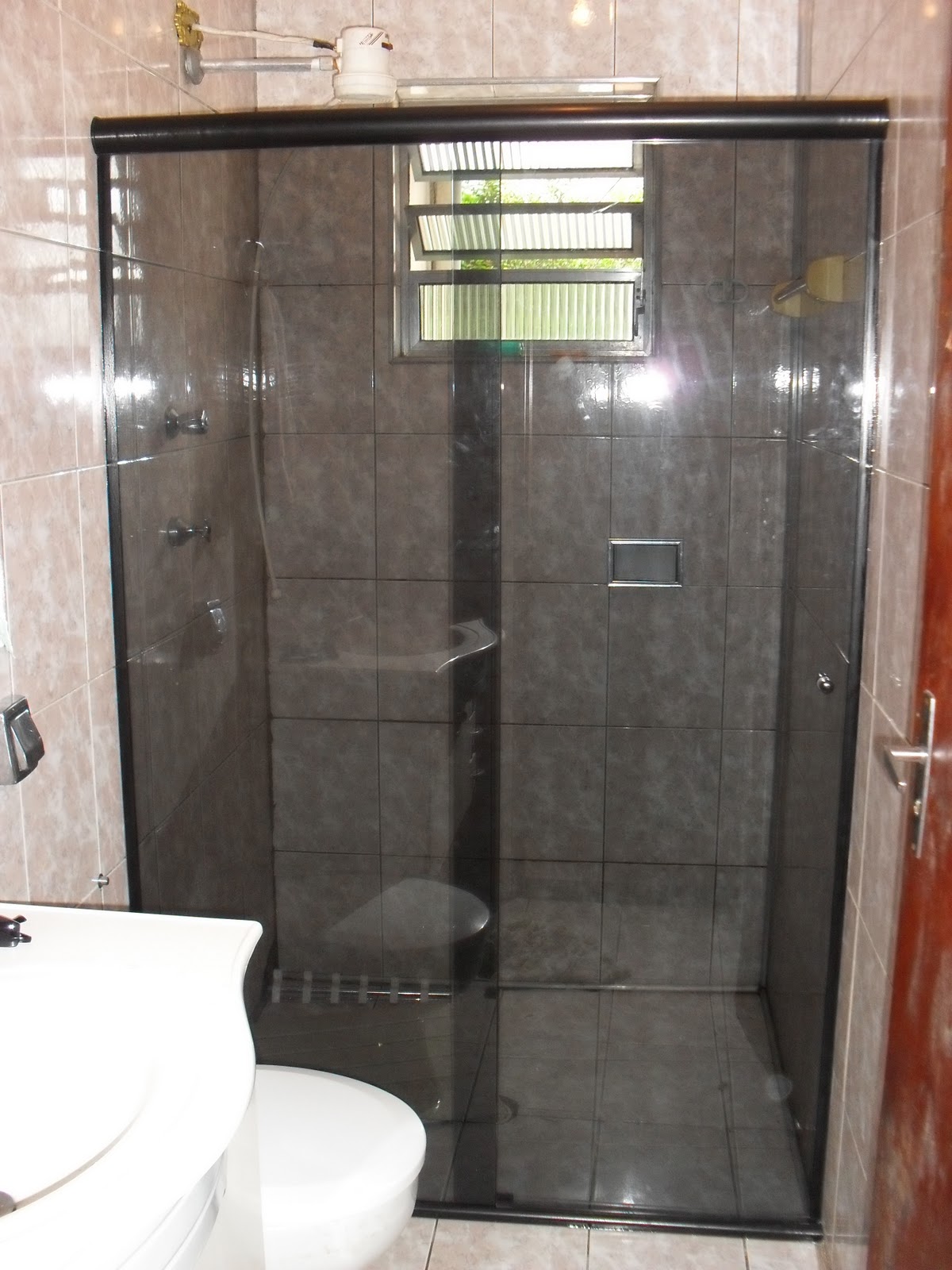 Jato Glass Vidraçaria: Box em Vidro Fumê frontal
