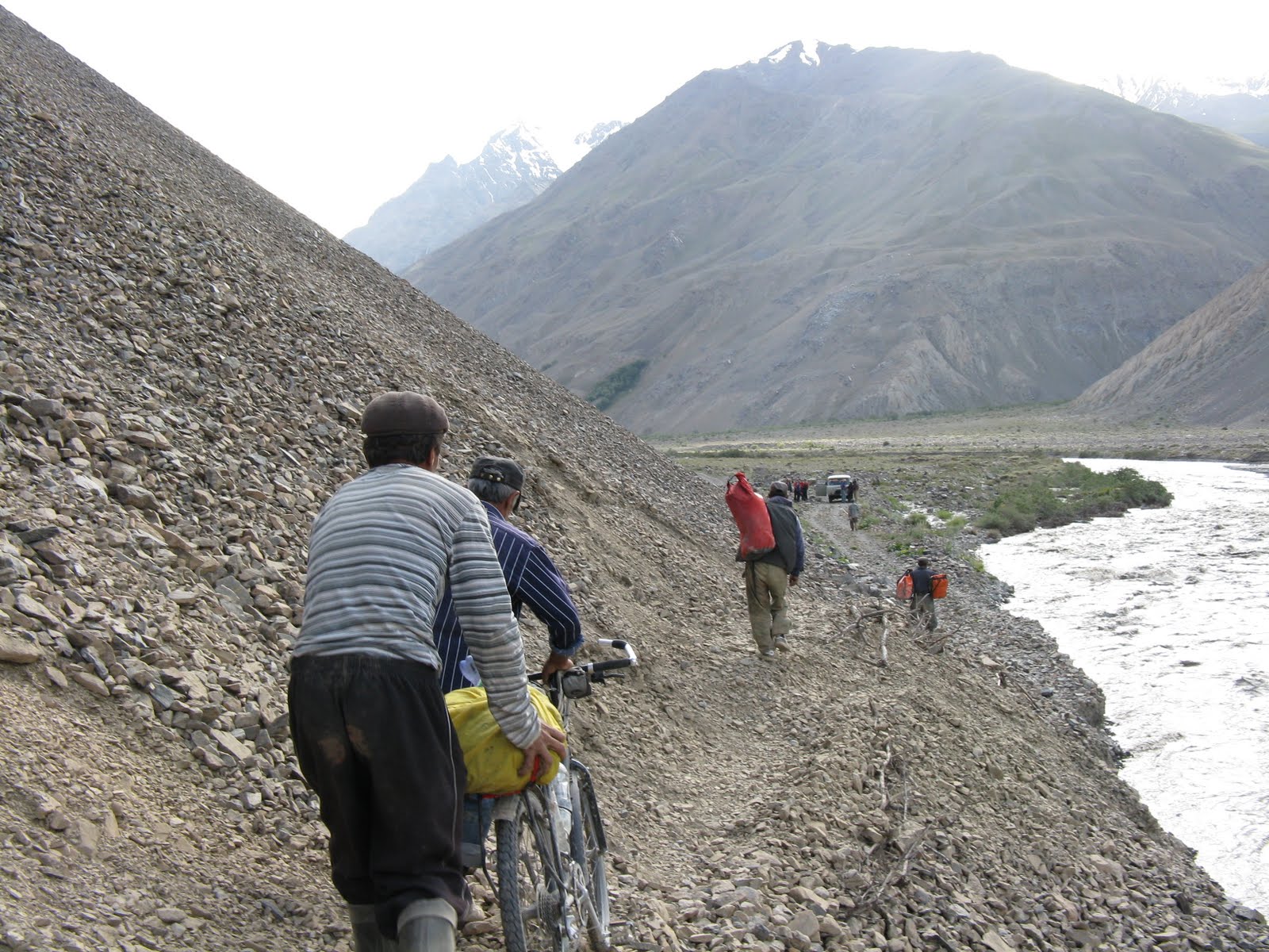 Kurze Sommertour durch Mittelasien: Abfahrt ins Bartang, von Shurali ...