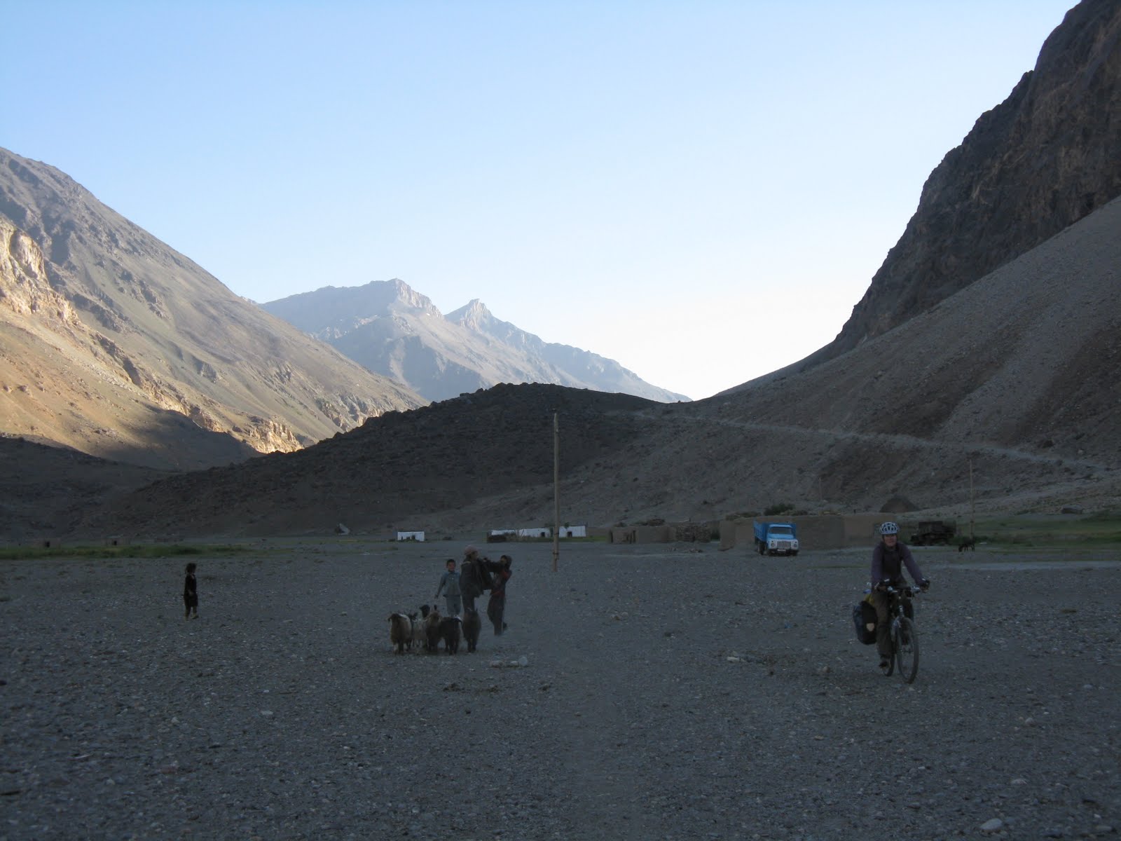 Kurze Sommertour durch Mittelasien: Abfahrt ins Bartang, von Shurali ...