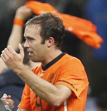 The Best Footballers: Joris Mathijsen plays as a centre back footballer ...