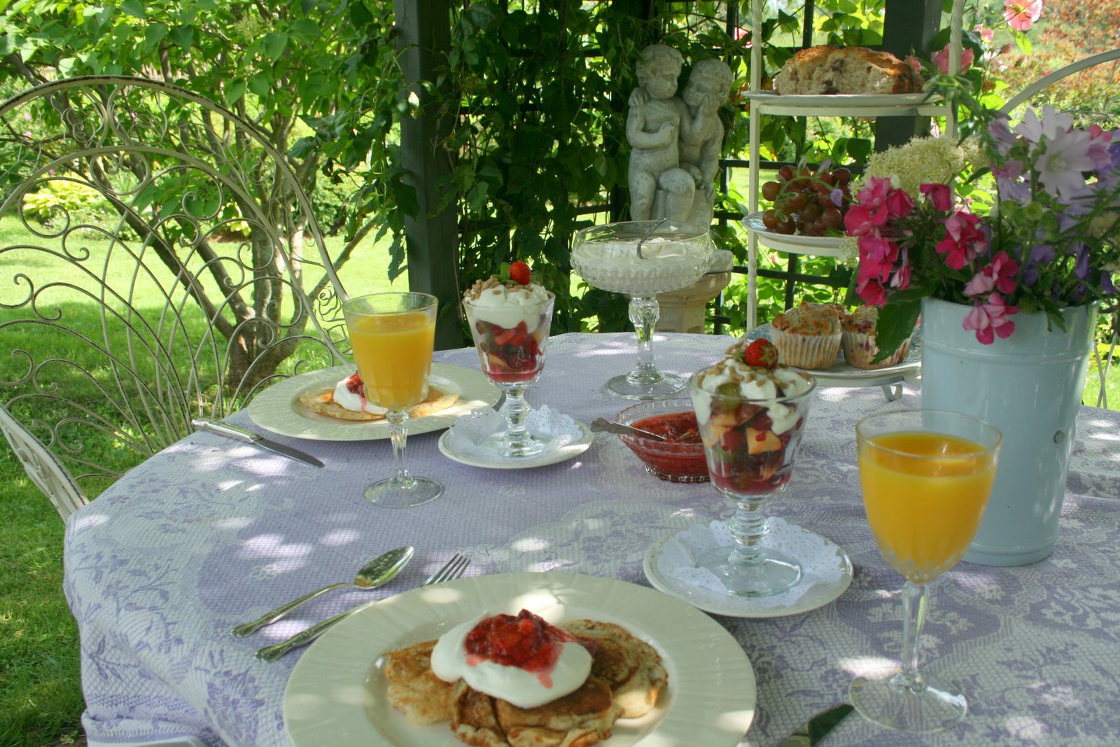 Aiken House & Gardens: Breakfast in the Terrace