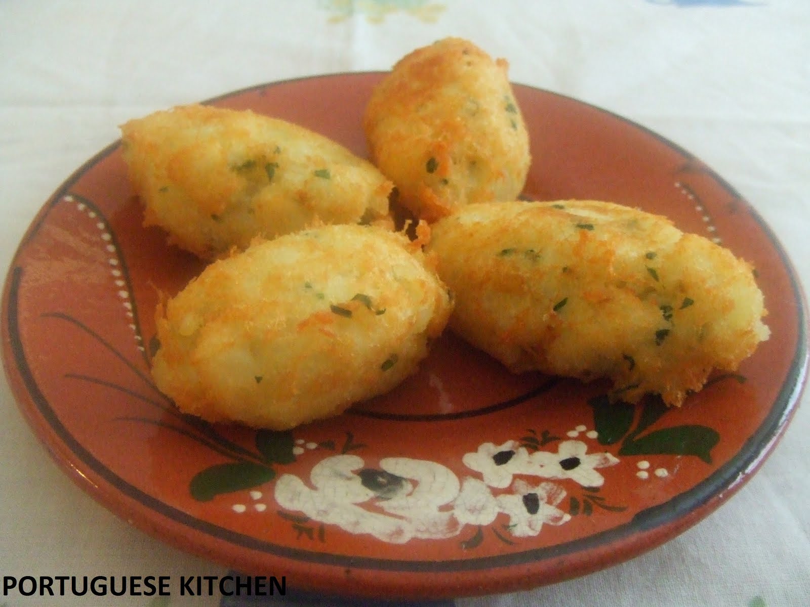 Portuguese Kitchen: Codfish Cakes - Pasteis de Bacalhau