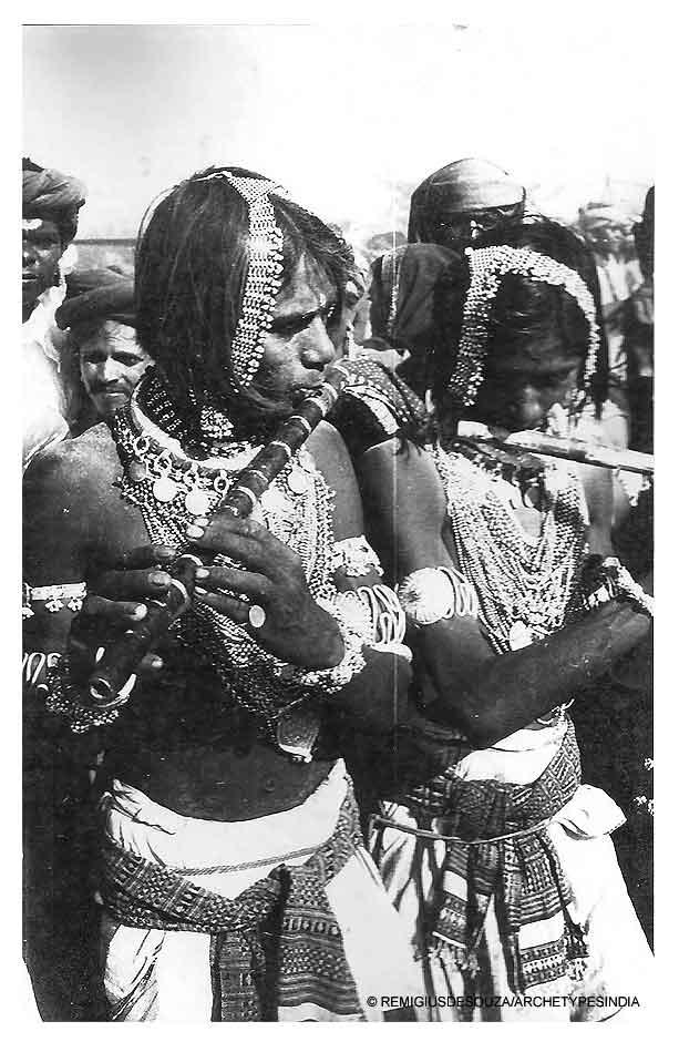 ARCHETYPES INDIA: Bhill's Holi Festival in Satpura Ranges, India