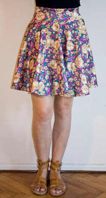 Tienda Latinoamericana: Pollera flores acampanada - Agotada