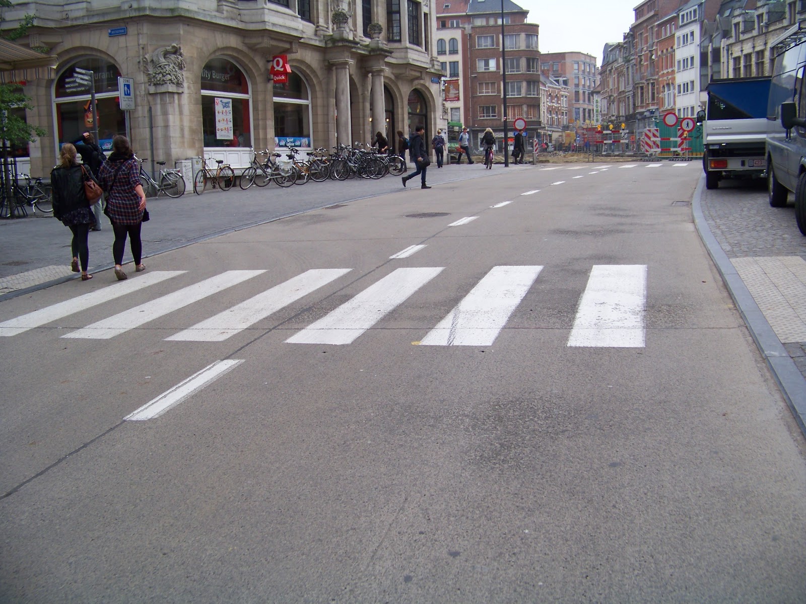 Eindeloze Omwentelingen: Zebrapaden en zone 30