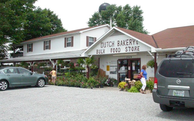 The Opulent Opossum: Dutch Bakery and Bulk Foods, Tipton, Missouri