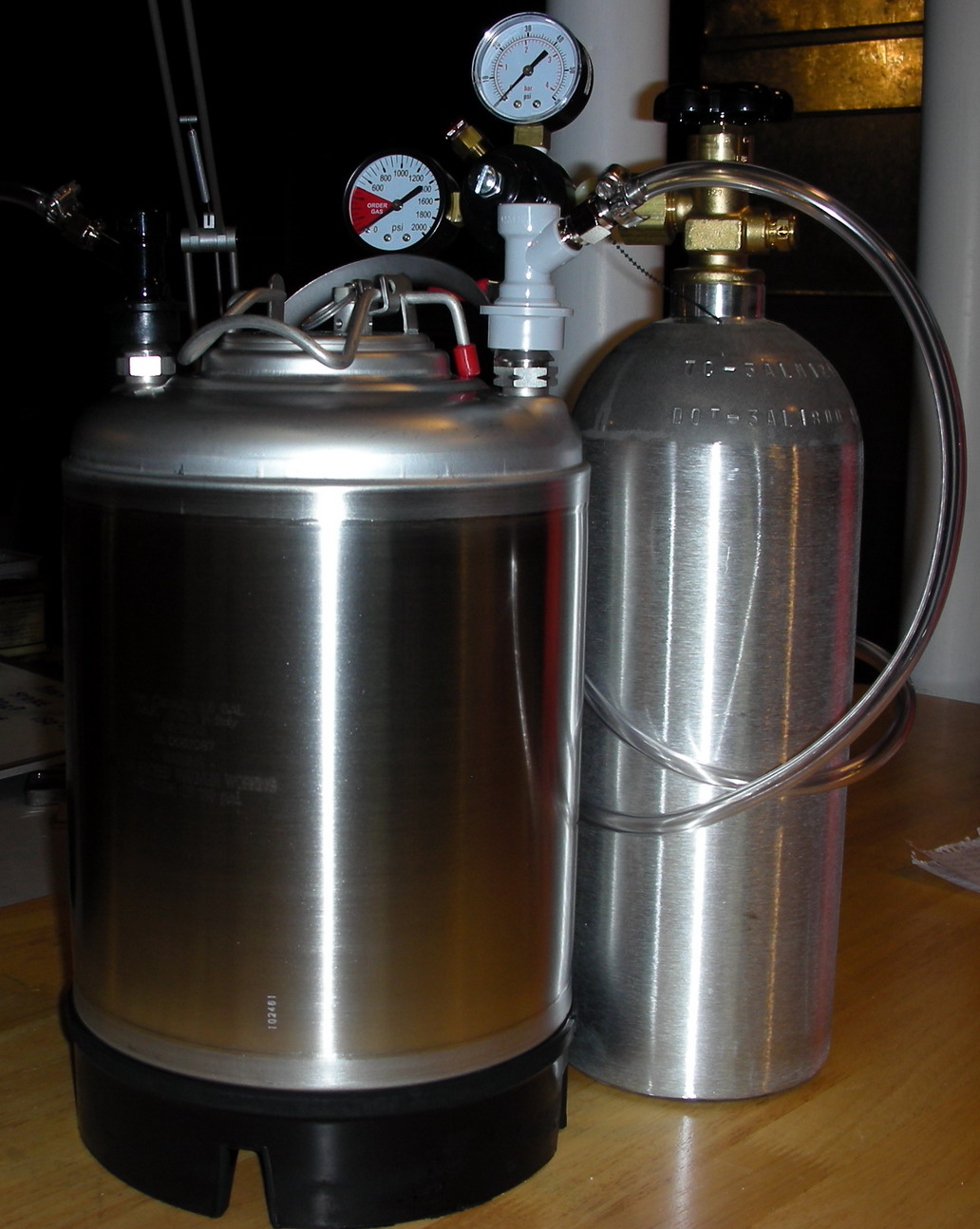 The Screwy Brewer: Force Carbinating And Kegging Mr. Beer Sized Batches