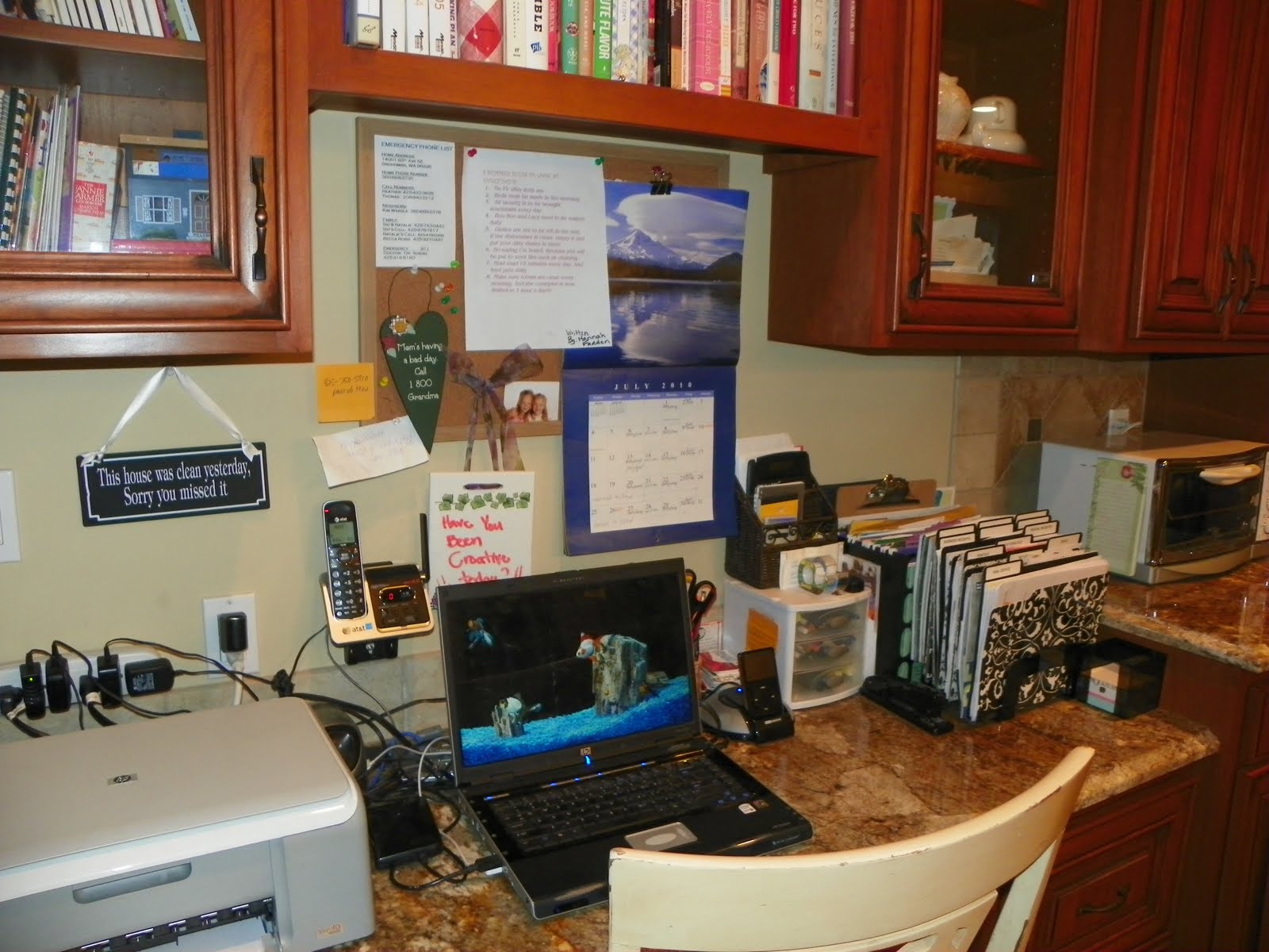 Chaotic Bliss: Clean Workspace, Clean Mind