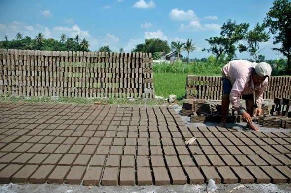 .: Pembuatan Batu Bata