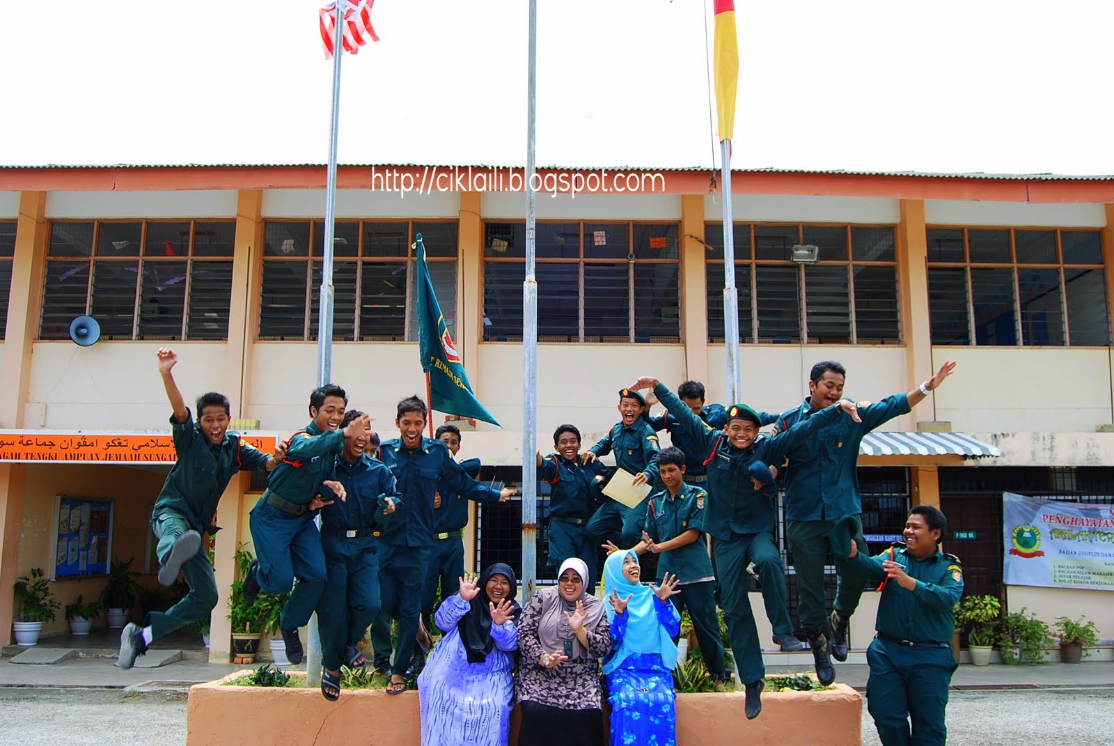 Kadet Remaja Sekolah (KRS) : Kamilah juara!
