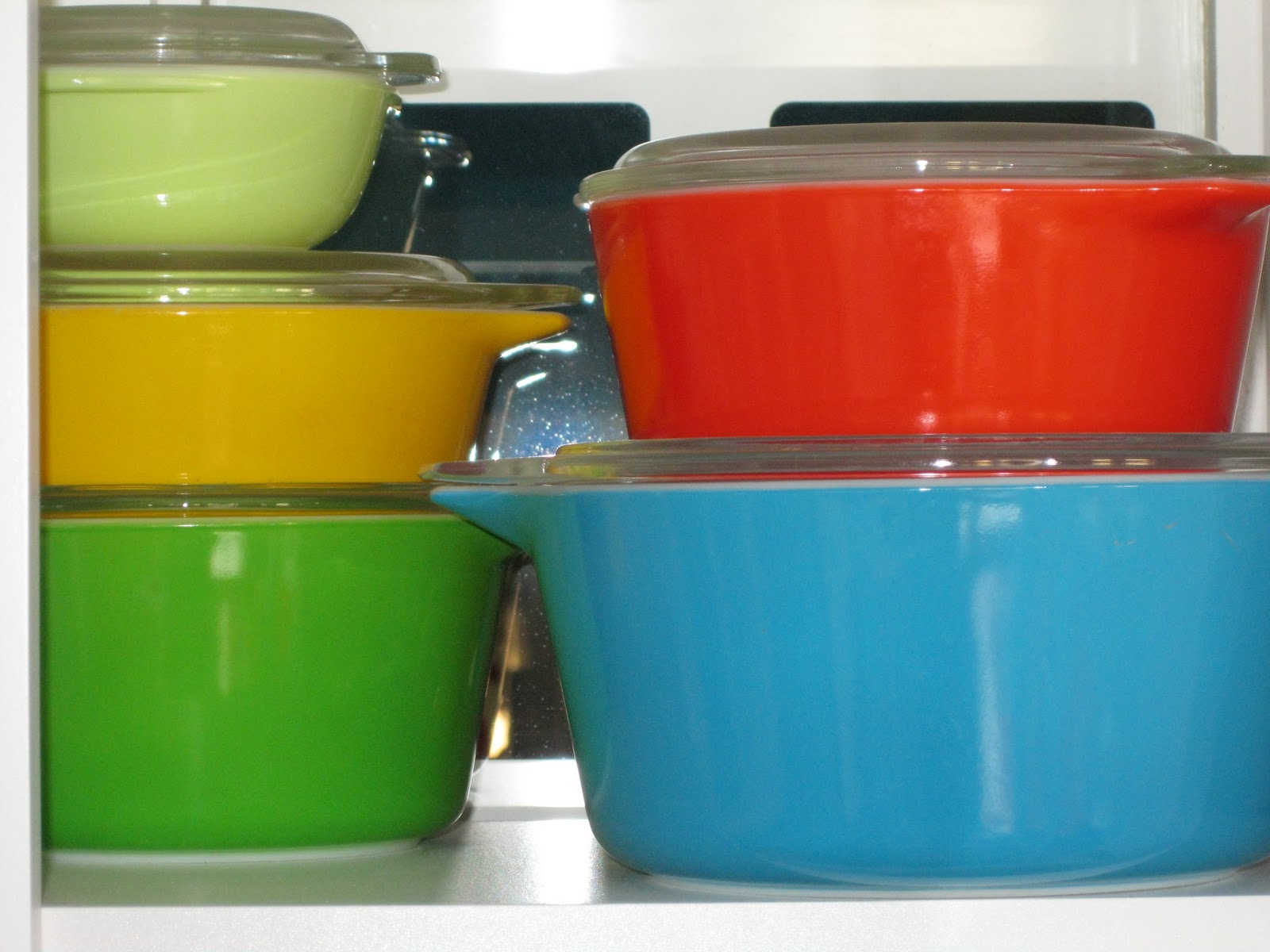 LIFE IN THE 209: Colorful vintage pyrex collection