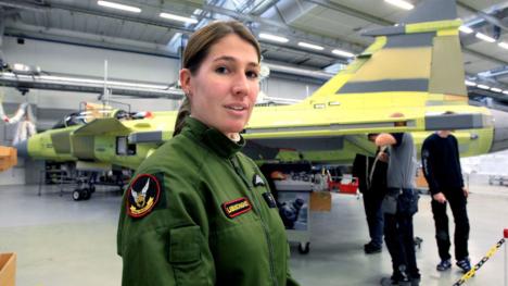 THAIDEFENSE-NEWS: SAAF Pilots Conduct Trainning in Sweden