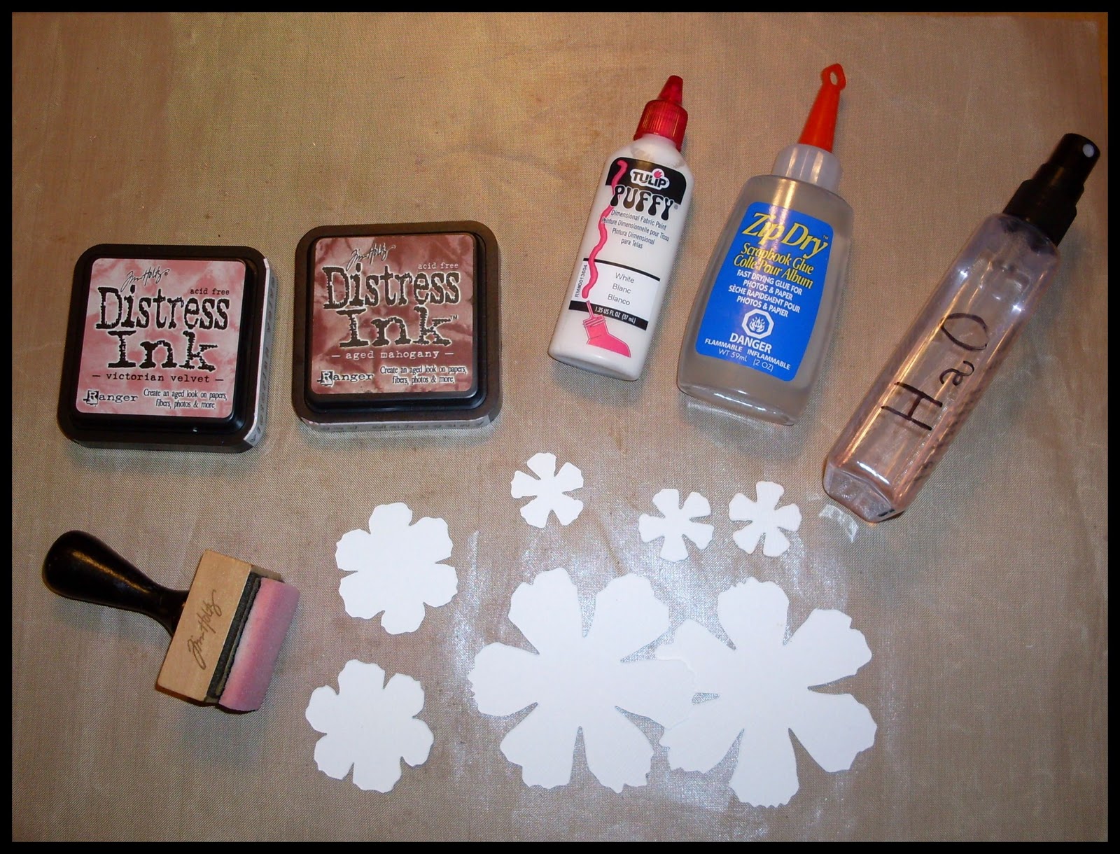 Pretty Little Somethings: Flower Tutorial!!!