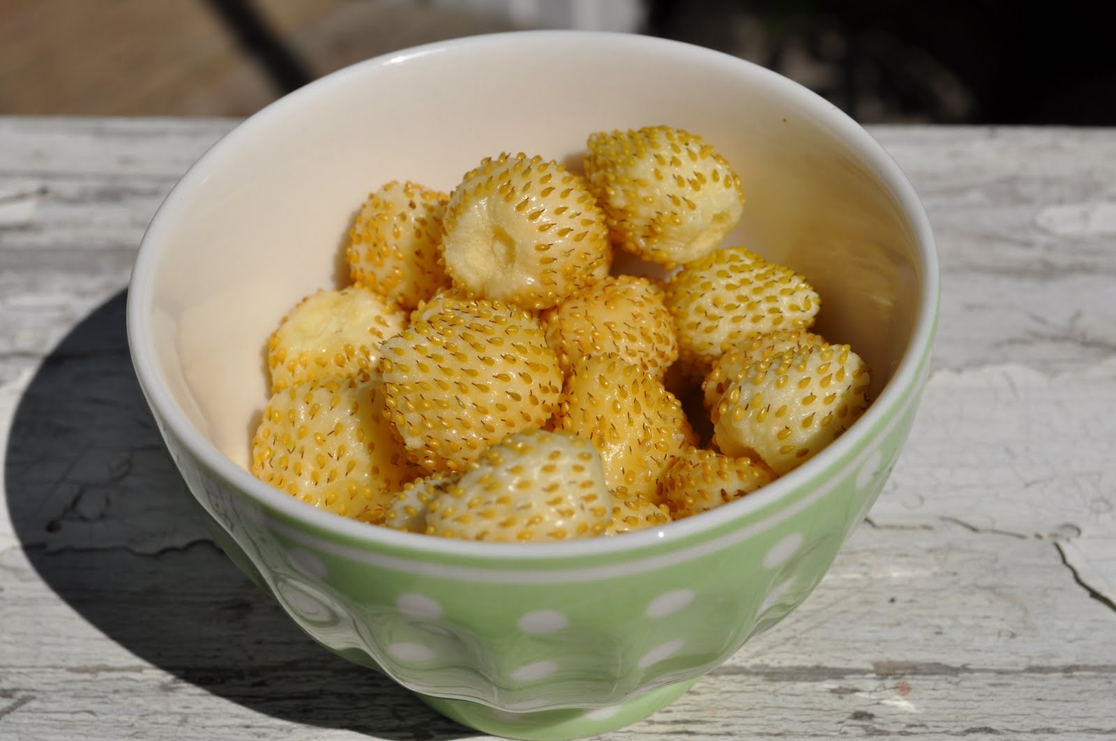 Hemma på Kråkered: Vita smultron!