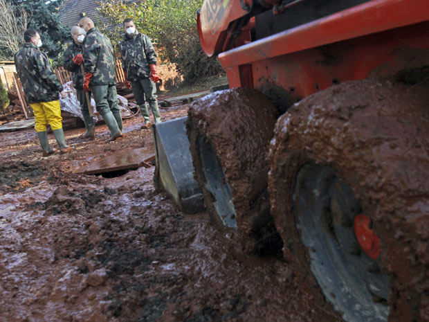 REDE Os Verdes de Comunicação: La planta causante del vertido de lodo ...