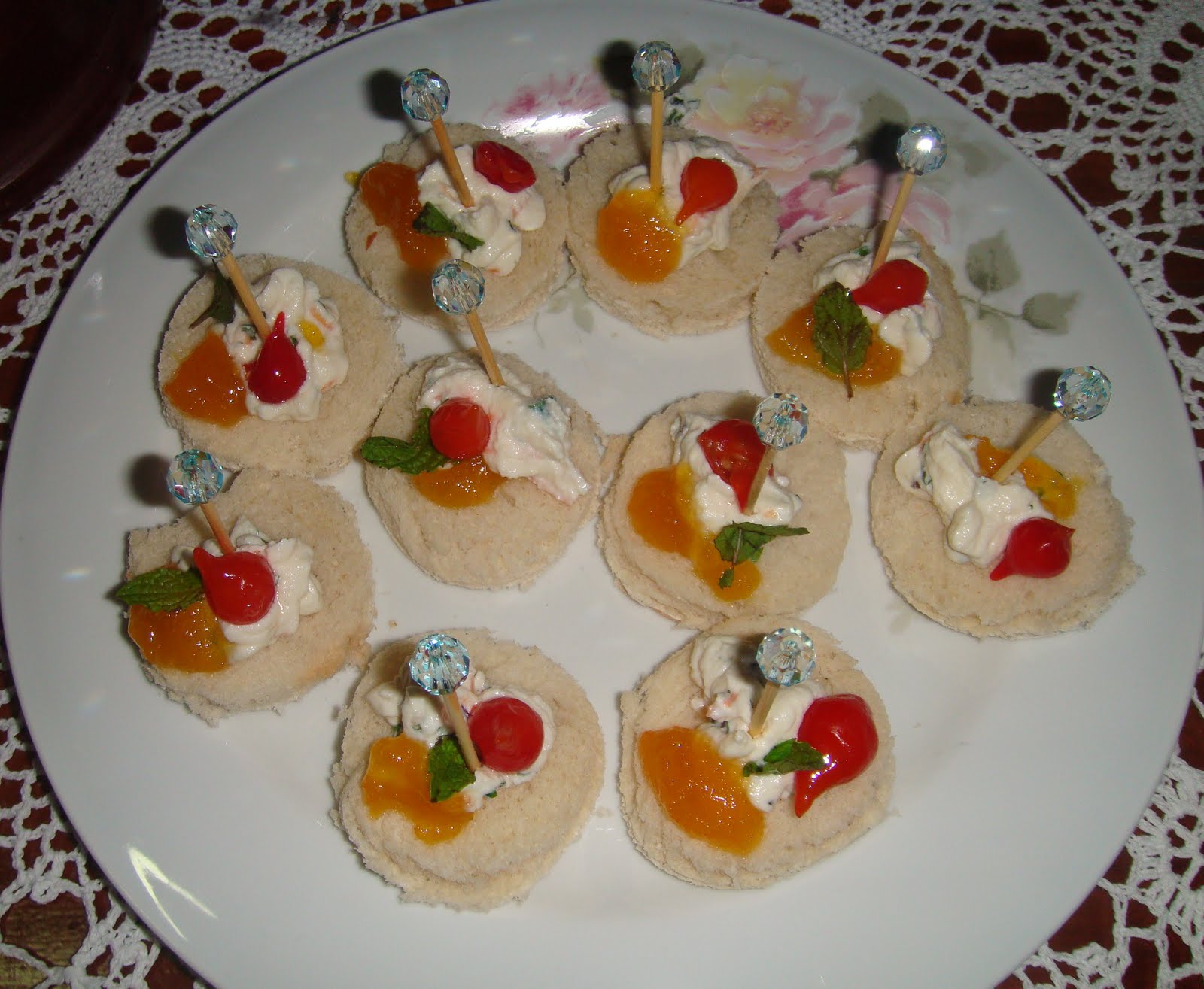 Vida e Arte Na Mesa : Canapés com geléia de damasco e pimenta biquinho