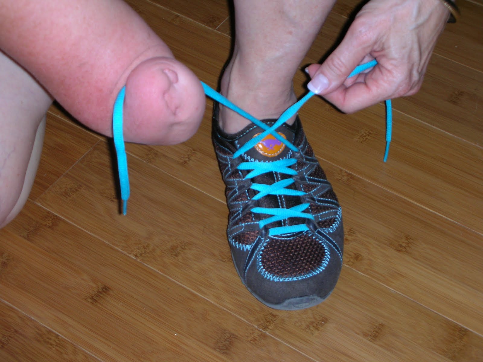 Single-Handed Solutions: How Do You Do... Shoe-tying?