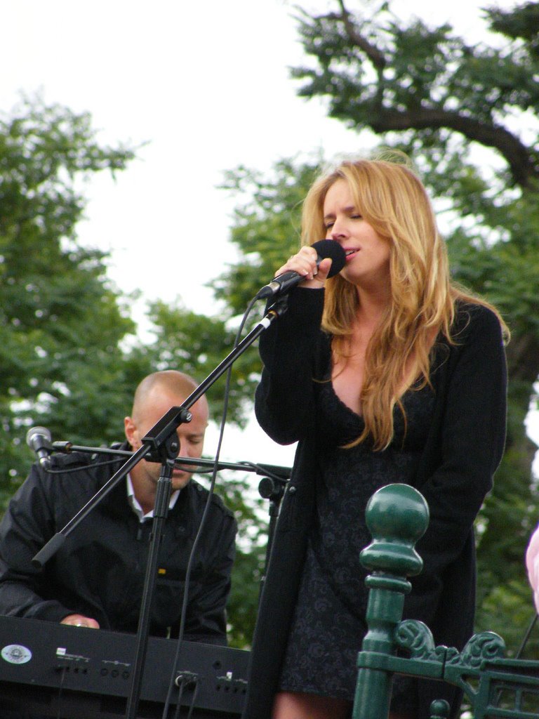 Broufes: Lucie Silvas Hot Pictures, Photos, Wallpapers, Pics and Bio