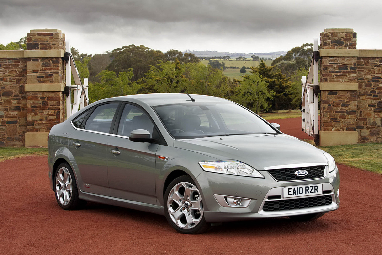 BEST CAR: Ford UK Mondeo New Turbo Gasoline and Diesel Engines