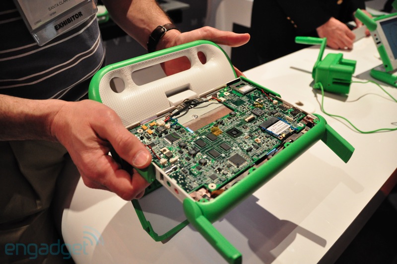 Marvell-powered OLPC XO 1.75 Hands On | New Gadget Handphone Laptop