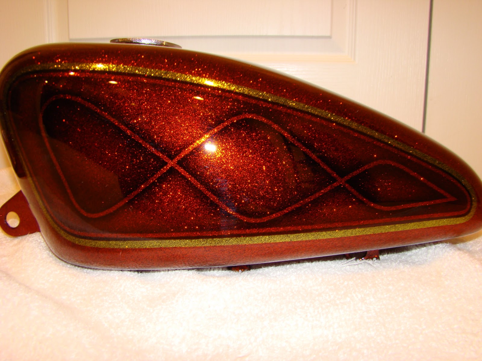 Cycle Vintique: Metal Flake Peanut Tank