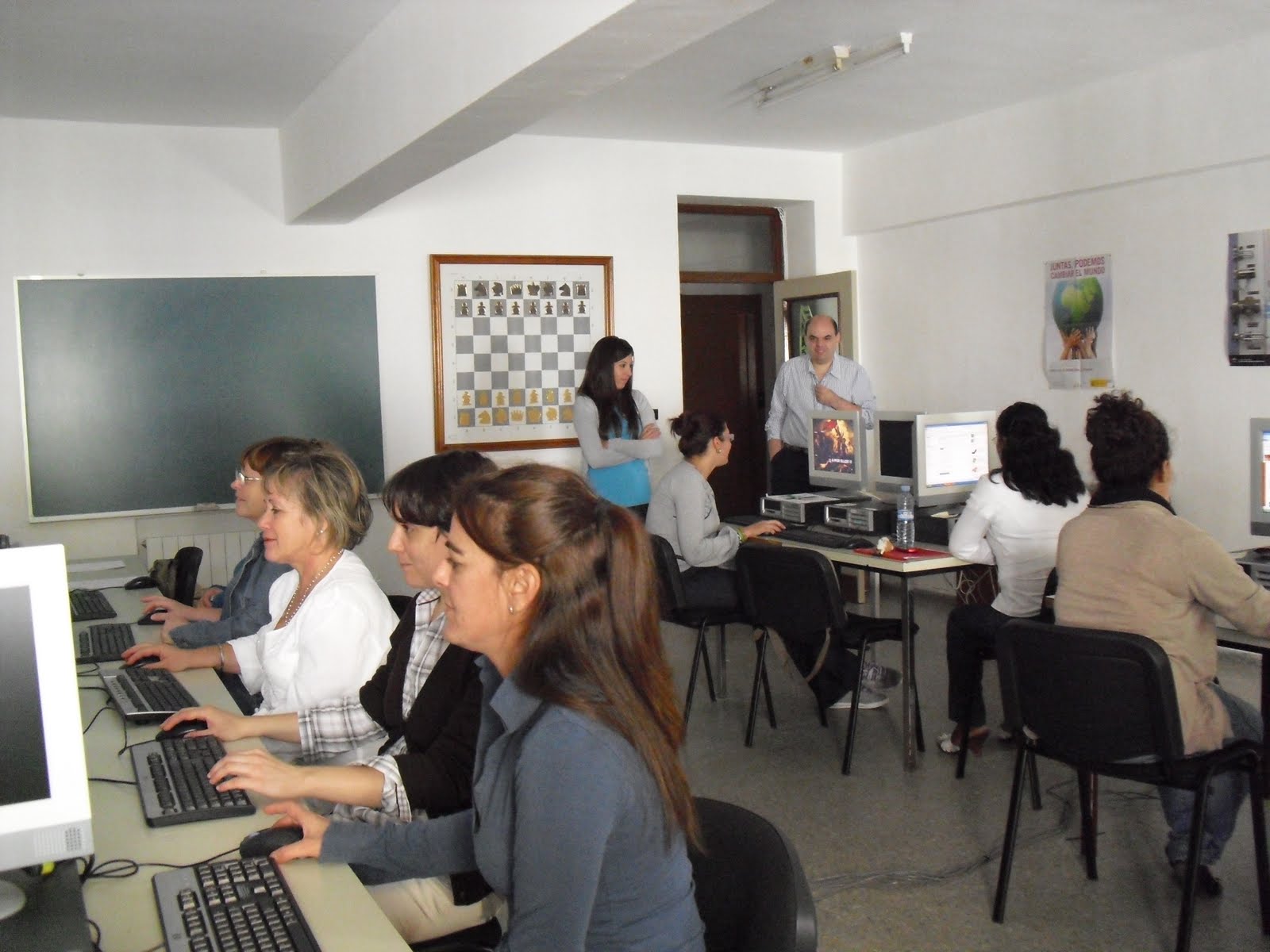 DE IGUALDAD Y MUJER: CURSO DE INFORMATICA