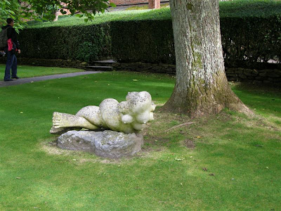 Feather On A Wire: sculptures at Longleat