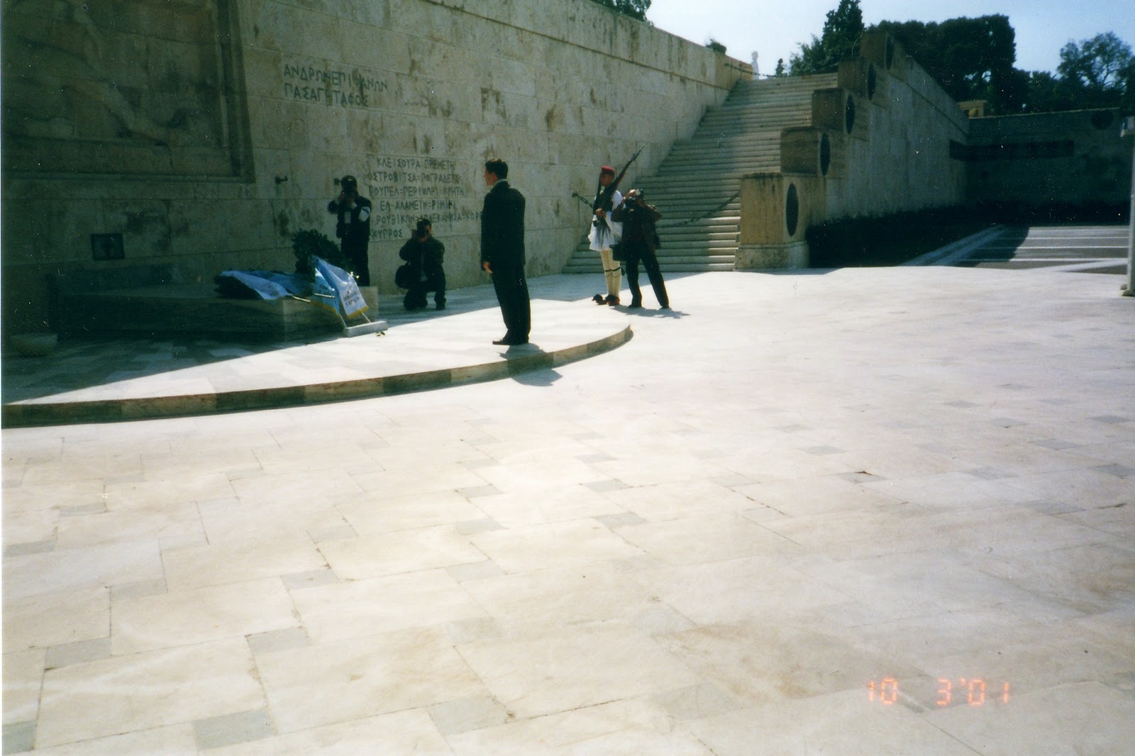 Ευάγγελος Κρητικός: ΚΑΤΑΘΕΣΗ ΣΤΕΦΑΝΟΥ ΣΤΟ ΜΝΗΜΕΙΟ ΤΟΥ ΑΓΝΩΣΤΟΥ ...