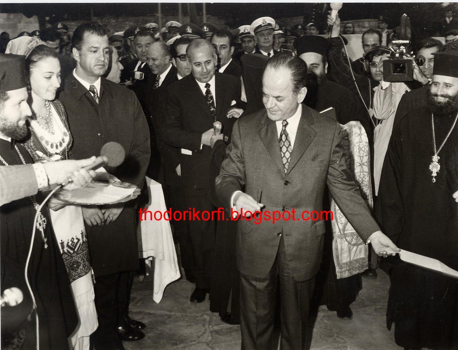 ΜΑΔΑΡΑ: 21η ΑΠΡΙΛΙΟΥ : Ο ΠΑΠΑΔΟΠΟΥΛΟΣ ΣΤΗΝ ΚΡΗΤΗ
