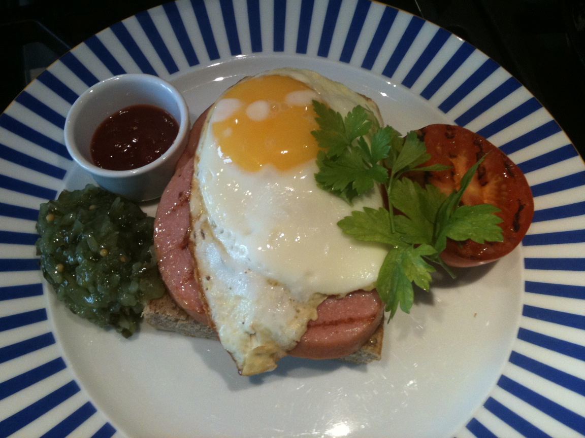 Manfreds Mattorg: Parisare med "sunny side up" och grillad tomat