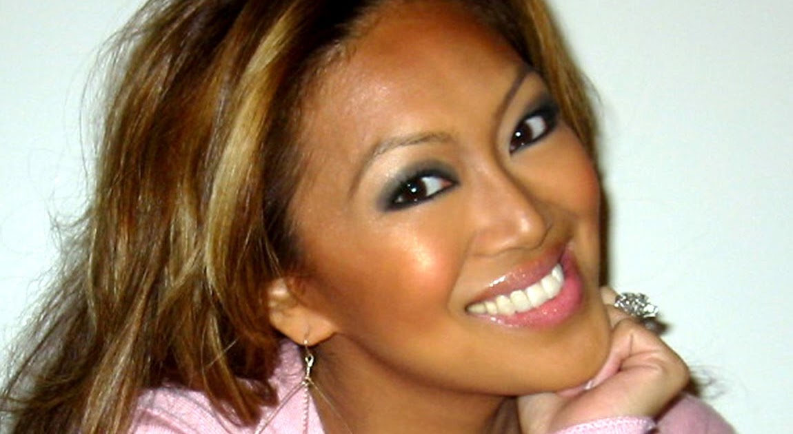 Dèesse Magazine: Q&A with The Ultimate Girly - Girl ... Mally Roncal